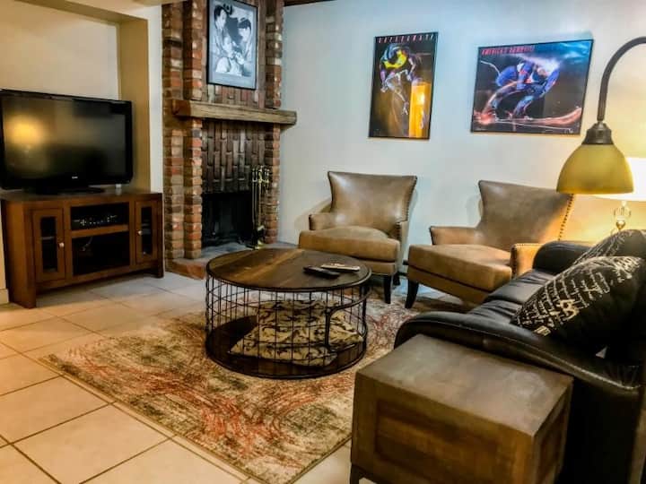 Location Location Location! 1b+ Affordable Condo - Aspen, CO