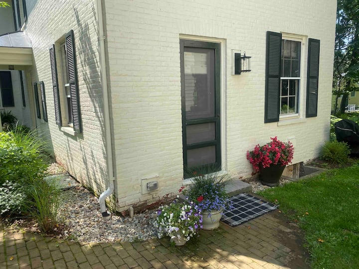 The Historic John Dewey Cottage, Pet Friendly! - Burlington, VT