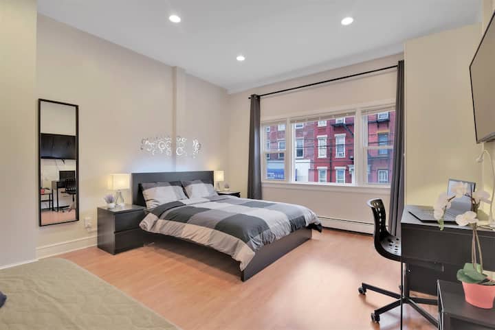 Superb Urban Apartment W/parking - Hoboken, NJ