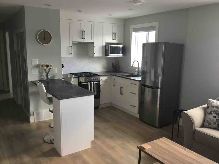 Contemporary 1 Bedroom  And Den Garden Suite - Kelowna