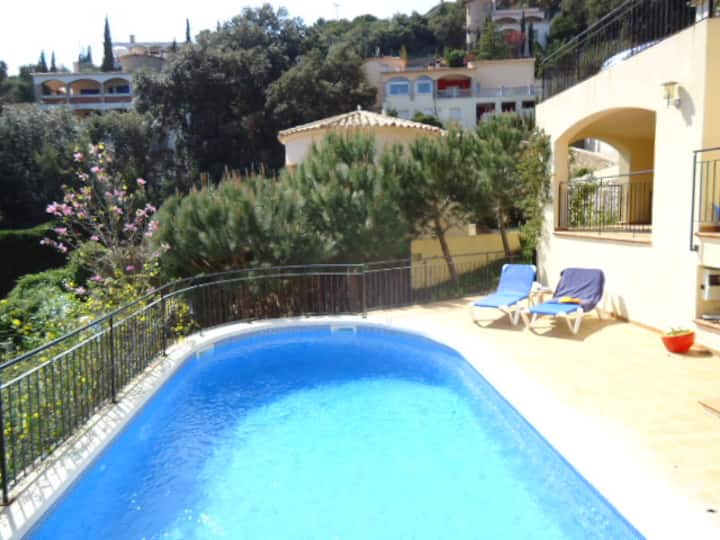 4 Bedrooms And 4 Bathrooms. Walk To Beach. - Sa Riera