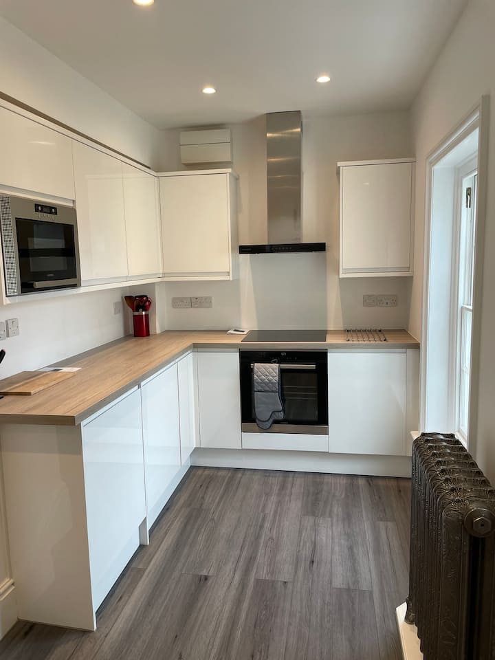 Contractor Rate- Boutique Room With Large Bathroom - Hampshire