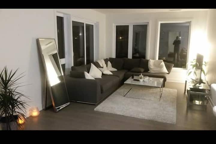 All Inclusive Modern Condo Near Concorde Metro ! - Montreal
