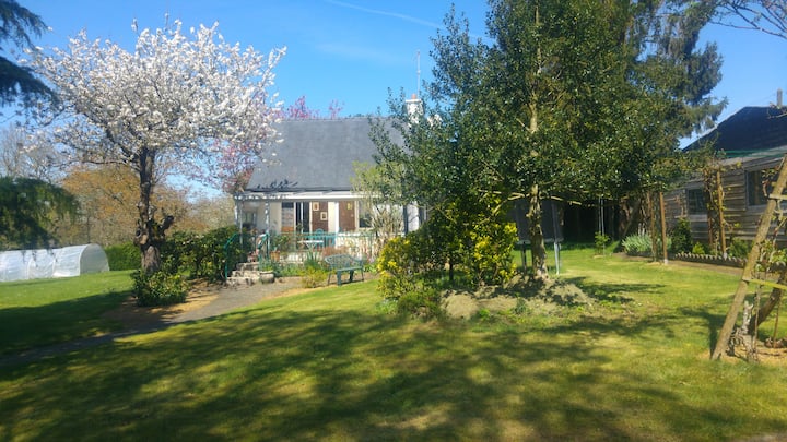 Maison De Campagne Avec Joli Jardin - Guingamp