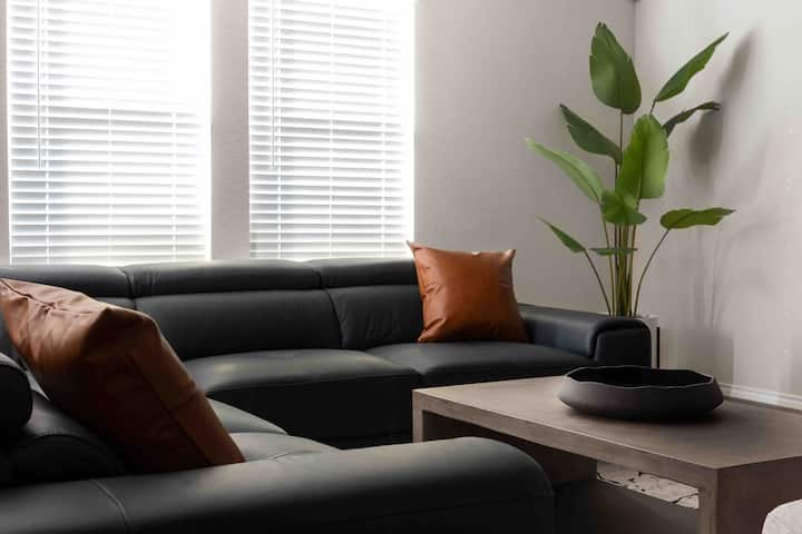 Modern Home Near Six Flags And Medical Center - San Antonio, TX