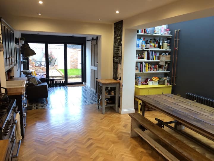 Modern Family Home 15min From Cardiff City Centre - Cardiff