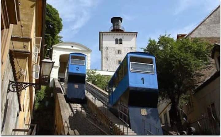 Very Small Oasis In The Heart Of Zagreb Center - Zágráb