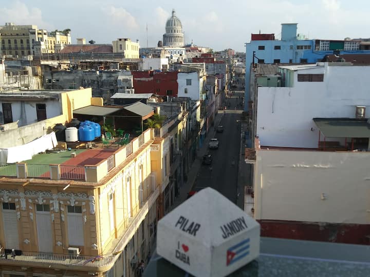 Jandry & Pilar, The Best Place In Havana - La Havane