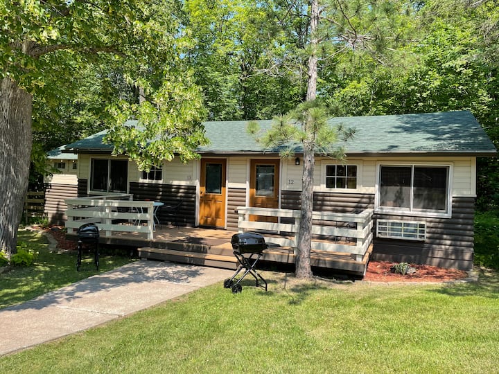 Hanging Horn Lakeside Resort Cabin #13 - Moose Lake State Park, Moose Lake