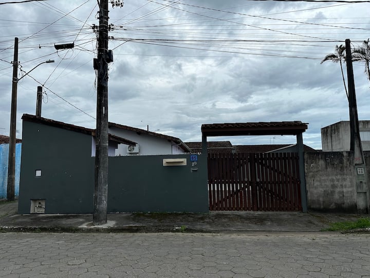 Casa 3 Dorm 700 Mts Praia Massaguaçu-caraguatatuba - Caraguatatuba
