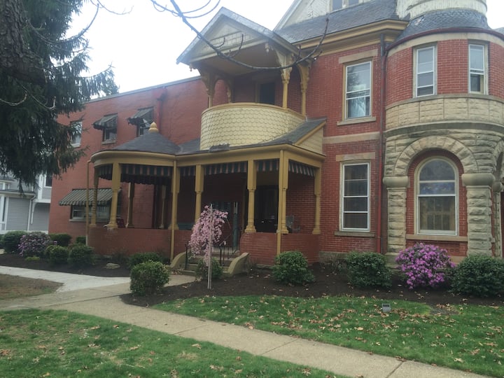 New Philadelphia Cabins | Cabins and More | Airbnb