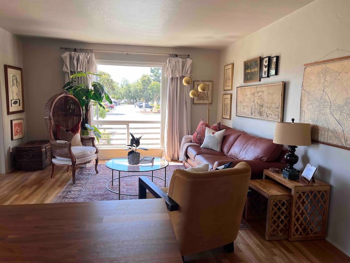 Art-inspired Respite In The Heart Of Oldtown - Salinas, CA