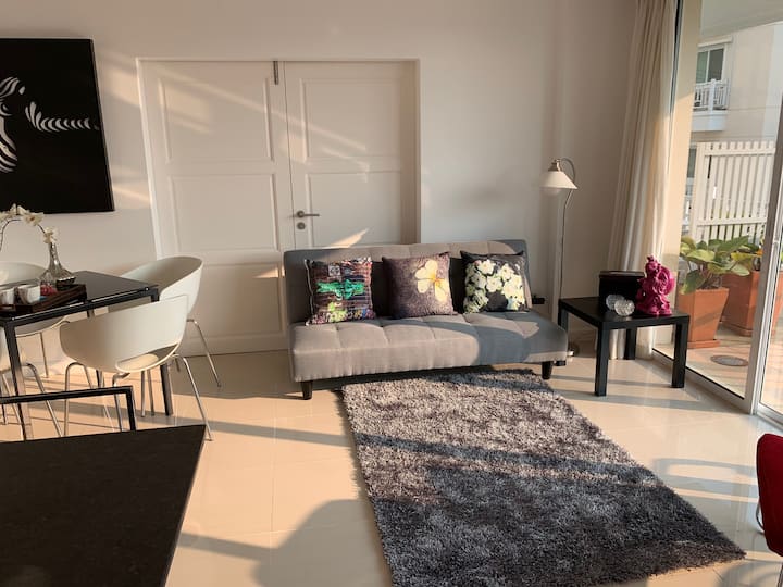 Hua Hin Beautiful Beachfront Apartment 122 - 