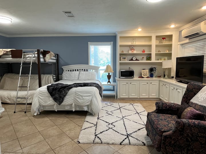 Guest Apartment Unit B Near Katy Mills - Katy, TX