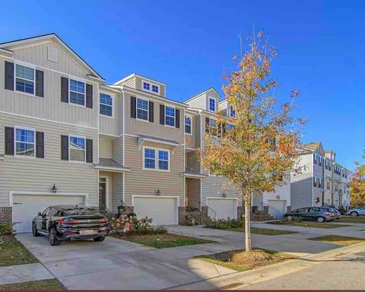 Privacy Suite | Safe, Quiet & Central Location - Charleston, SC