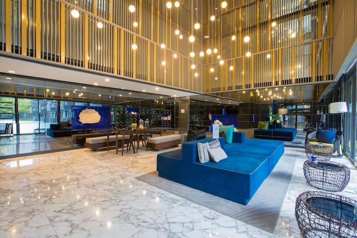 S芭东海滩500米,精品无边泳池公寓,可做饭,近酒吧街 - Patong Beach