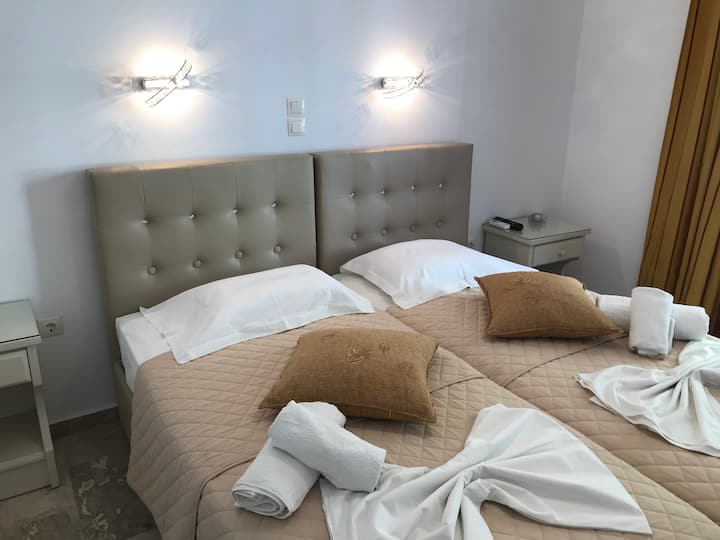 Vassiliki Rooms,50 Metres From The Beach.! - Парос