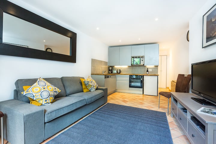 2 Bedroom Garden Apartment, Central Location - 샤모니