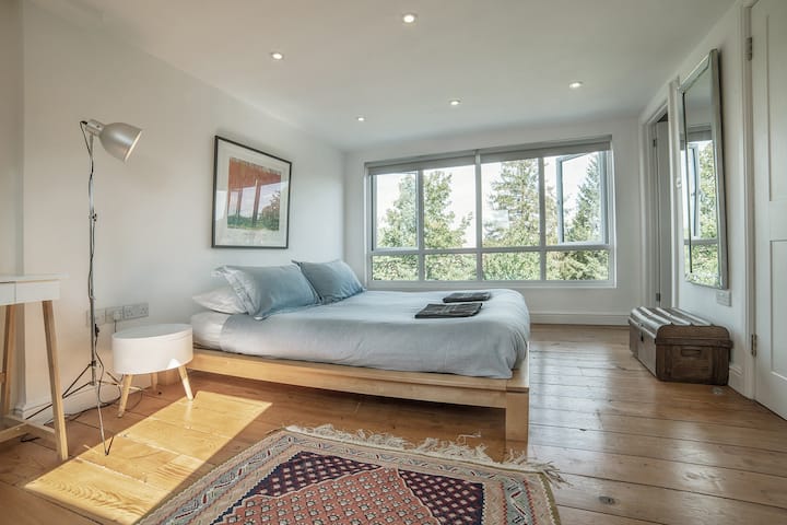 Lovely, Double Loft Room - Oxford