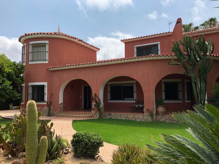 Beautiful Villa With Swimming Pool And Bbq For 8 - Alicante