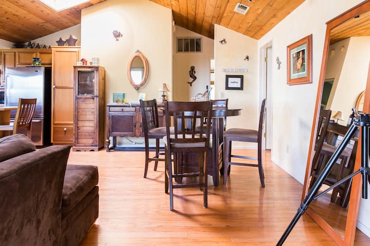 Romantic Ocean View Cambria Cottage - Cambria, CA