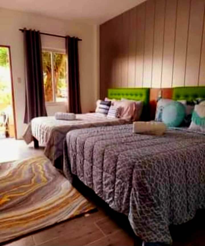 Room For 4 Free Use Of The Pool - Naga