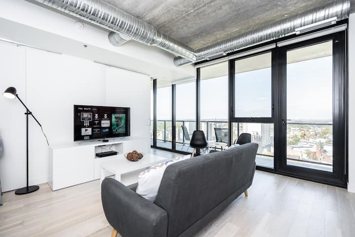 🔝Spectacular Skyline On 19th Floor + King Bed - Winnipeg