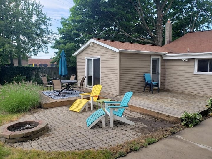 Cheerful 3 Bedroom South Haven Cottage - South Haven, MI