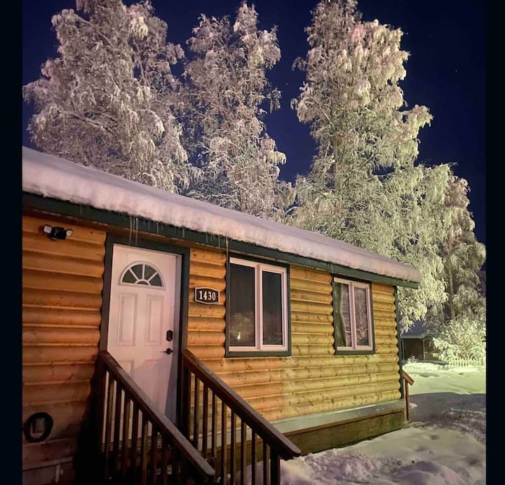 Adorable Cabin With Modern Upgrades! - Fairbanks, AK