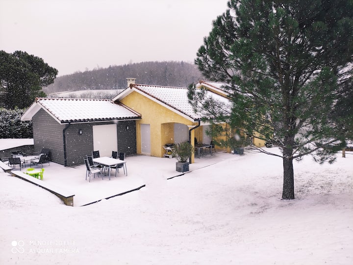 Belle Villa Familiale à La Campagne Et Sa Piscine - Roybon