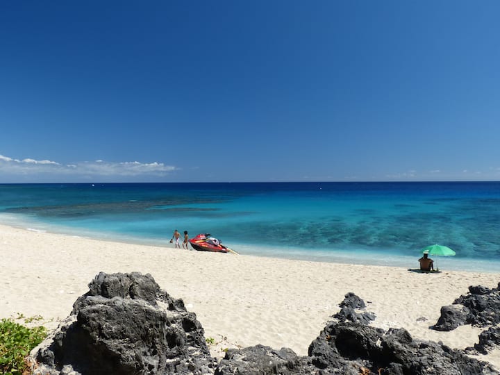 T2 Boucan Canot Près De La Plage. - Réunion