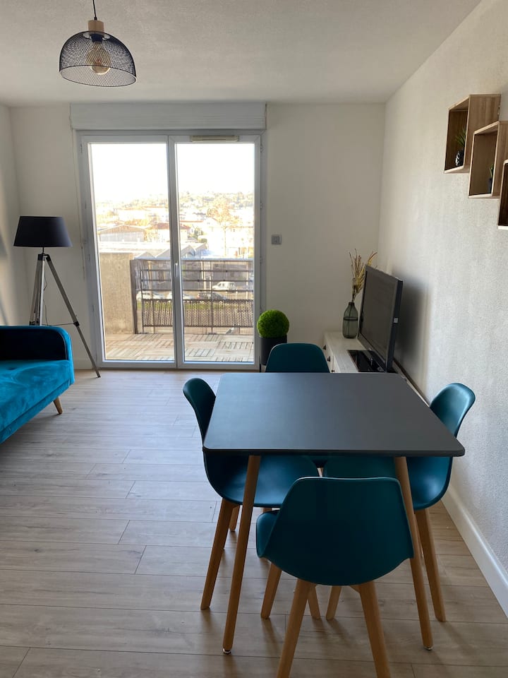 Appartement Neuf En Résidence, Terrasse Et Parking - Boé