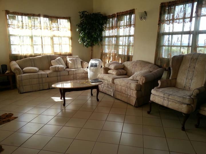 Beautiful Spacious Home Near The Beach! - San Cristóbal y Nieves