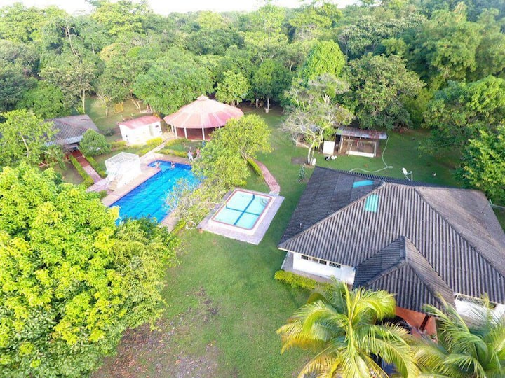 Finca Con Cabañas Y Piscinas - Villavicencio