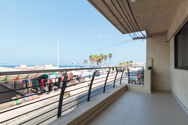 Seafront, Centrally Located & Spacious Apartment - Malte
