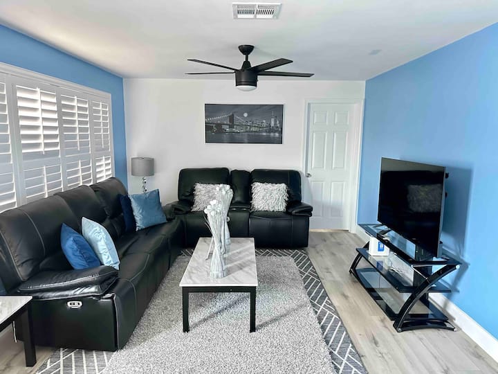 Prime Location W/pool - Palm Beach Gardens, FL