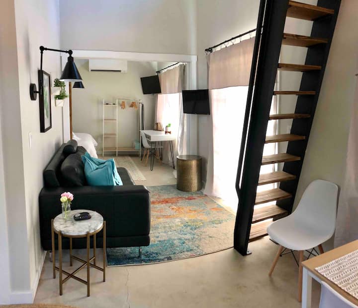 **Lofty Cottage** - Medford, OR