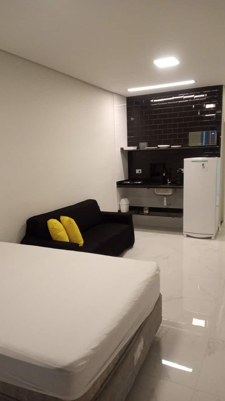 Kitnet Encantadora Com Estacionamento Incluso - Guarujá