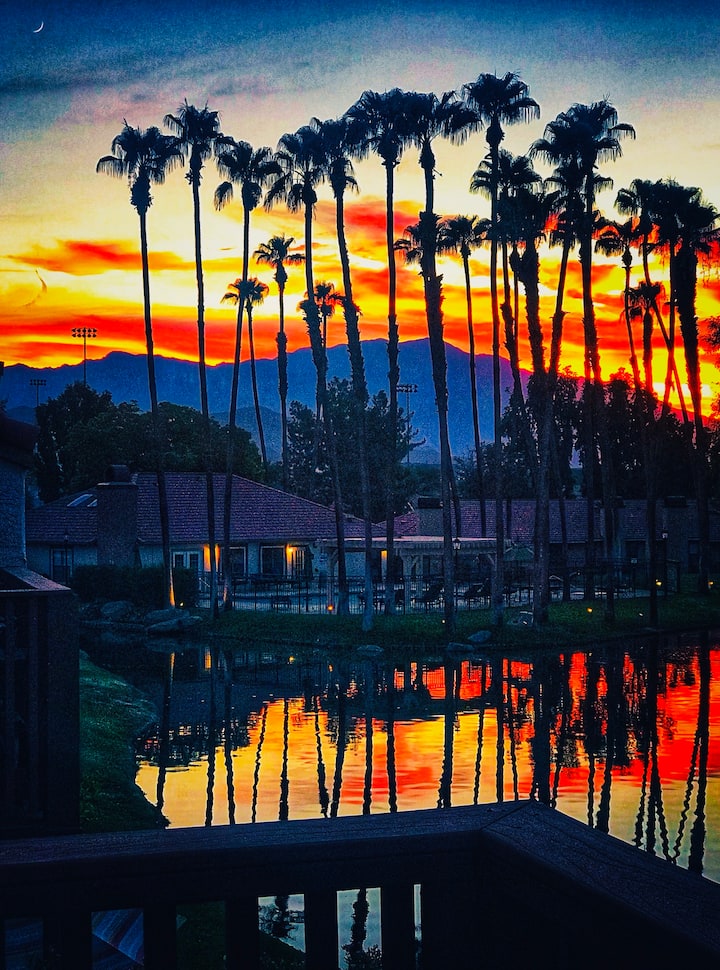 Lake Front Condo With A Million Dollar View - Palm Desert, CA