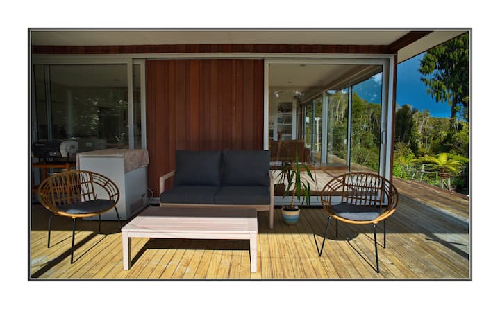 Modern Family House In Bush Setting With Spa - Greymouth