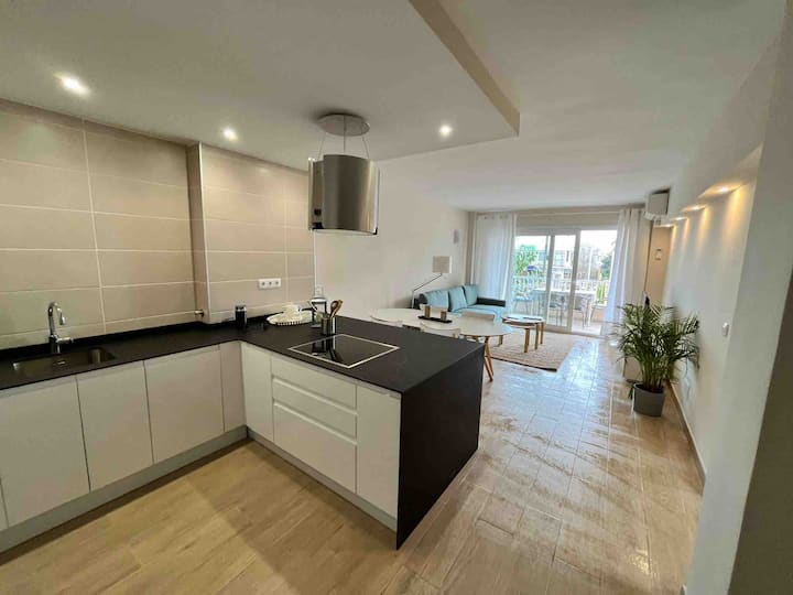 Apartment Few Minutes Away From Beach And Marina - Benalmádena
