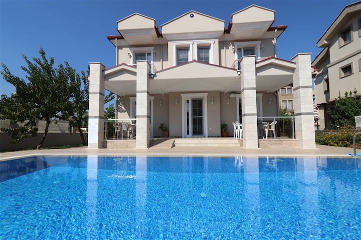 Dalyan'da 10 Kişilik ÖZel Havuzlu  Villa - Dalyan