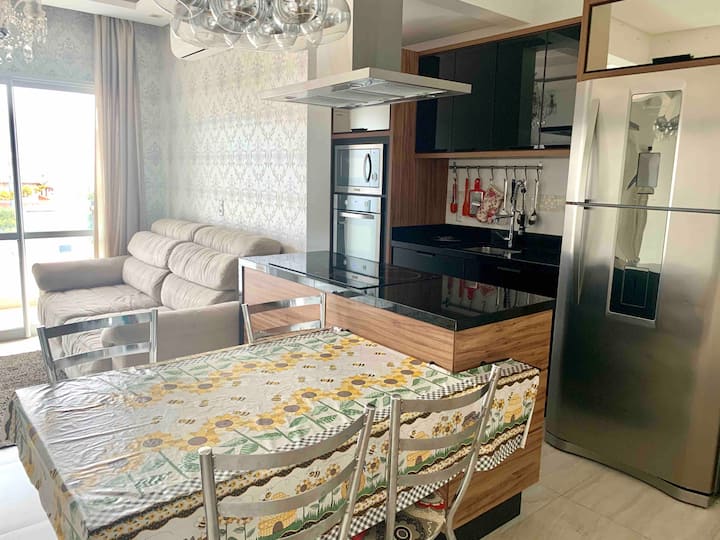 Luxuoso Apartamento Com 1 Suíte E 1 Quarto, Ar Condicionado, Wi-fi, Localizado A 200 Metros Da Praia De Palmas - Governador Celso Ramos