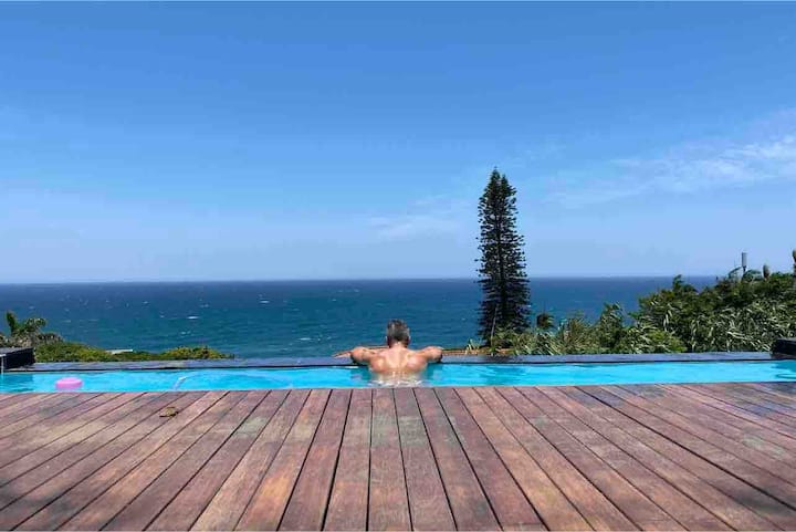 Modern 4 Bedroom Home, Exceptional Sea Views - Dolphin Coast