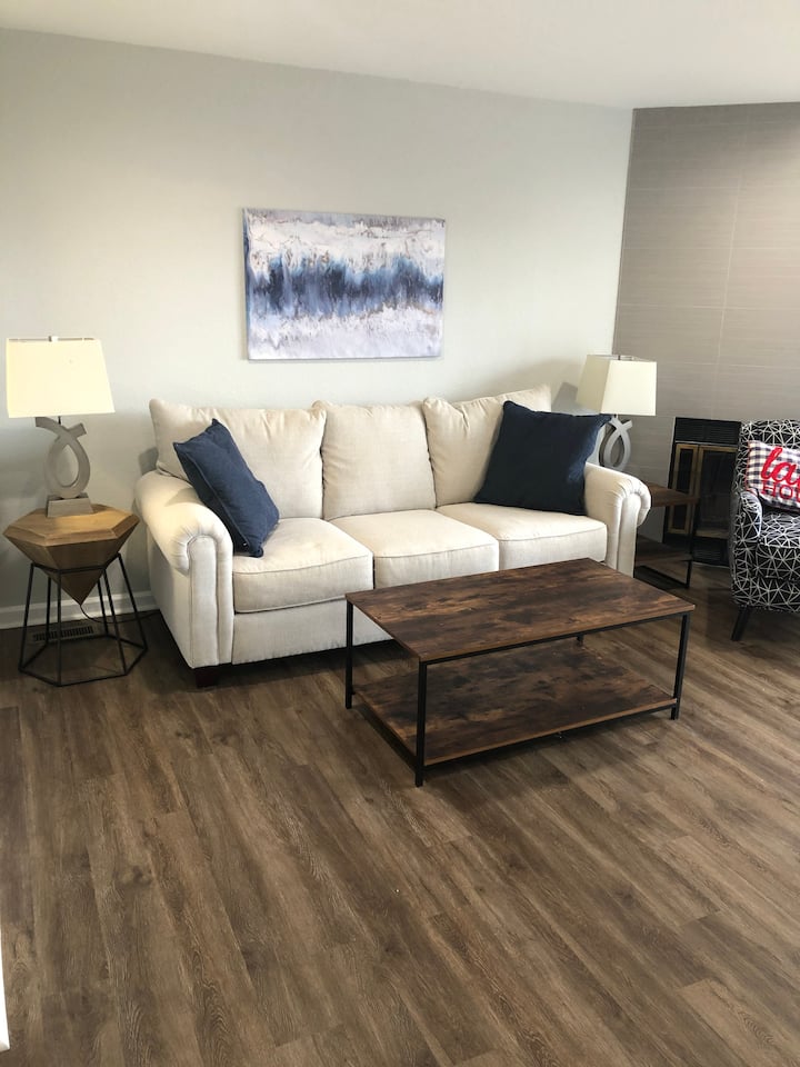 Style And Luxury By The Water Updated Condo In Hs - Hot Springs, AR