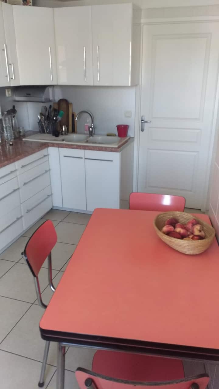 Chambre Avec Vue Ouvrant Sur Un Grand Roof Top - Toulon