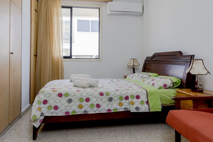 Comfy, 5 Minutes Walk From Finikoudes Beach - Larnaca