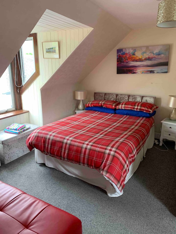 Private Ensuite Room, Sea View, Portree Centre - Skye