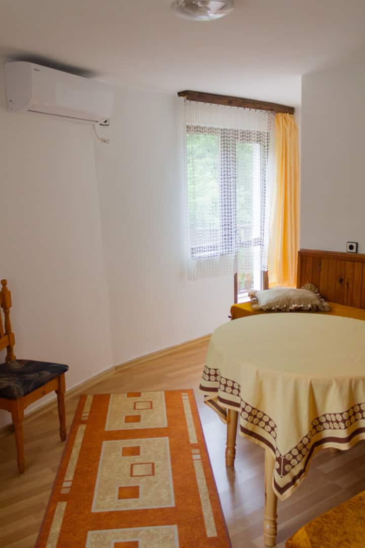 Dermendzhievi House & Garden - Bulgaria