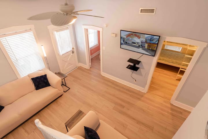 The Beach House - 6 Bedrooms - Beach / Boardwalk - Stone Harbor, NJ